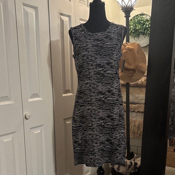 Muse | Dresses | Muse Black And White Textured Dress | Poshmark